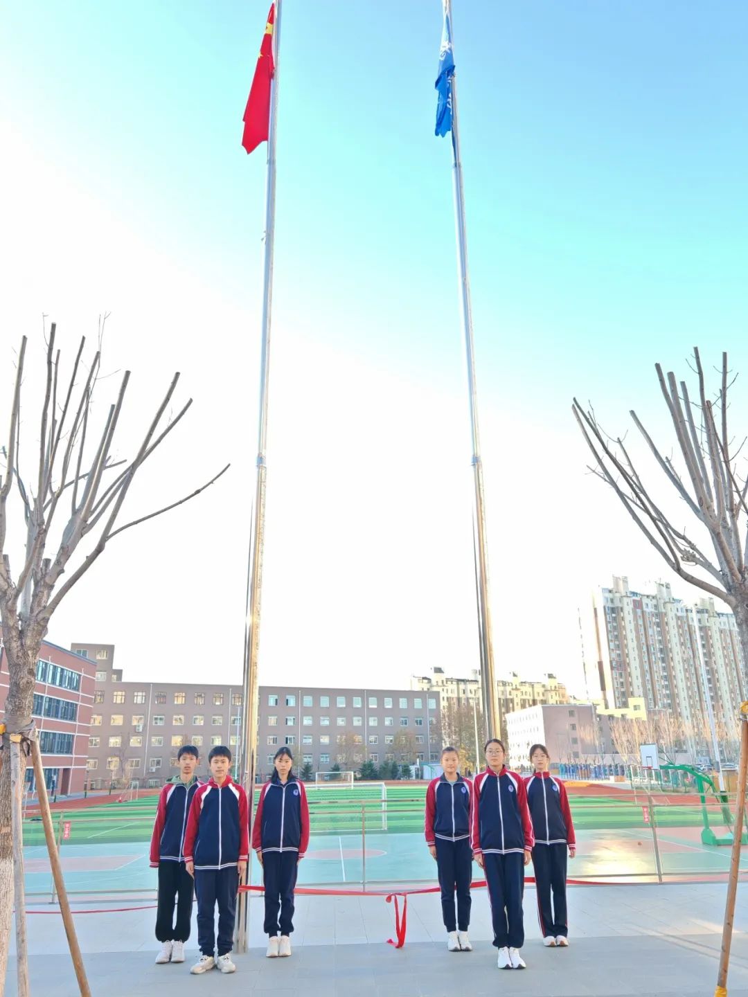 国旗之下|我校举行“守护‘瞳’真，点亮‘睛’彩”主题升旗仪式-附属学校